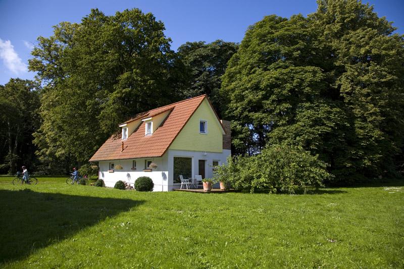 Garden house in the estate park Hessenburg